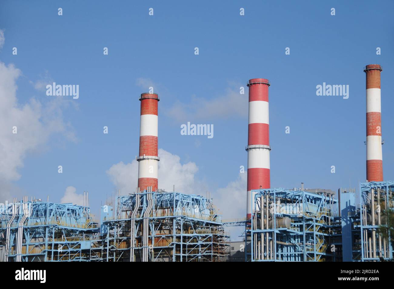 Industrial refinery facility Stock Photo - Alamy