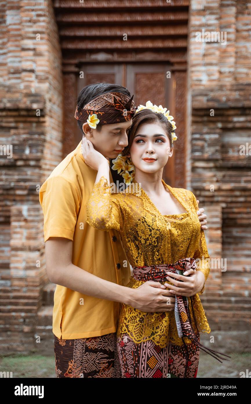 beautiful balinese couple portrait in front of the pura gate Stock ...