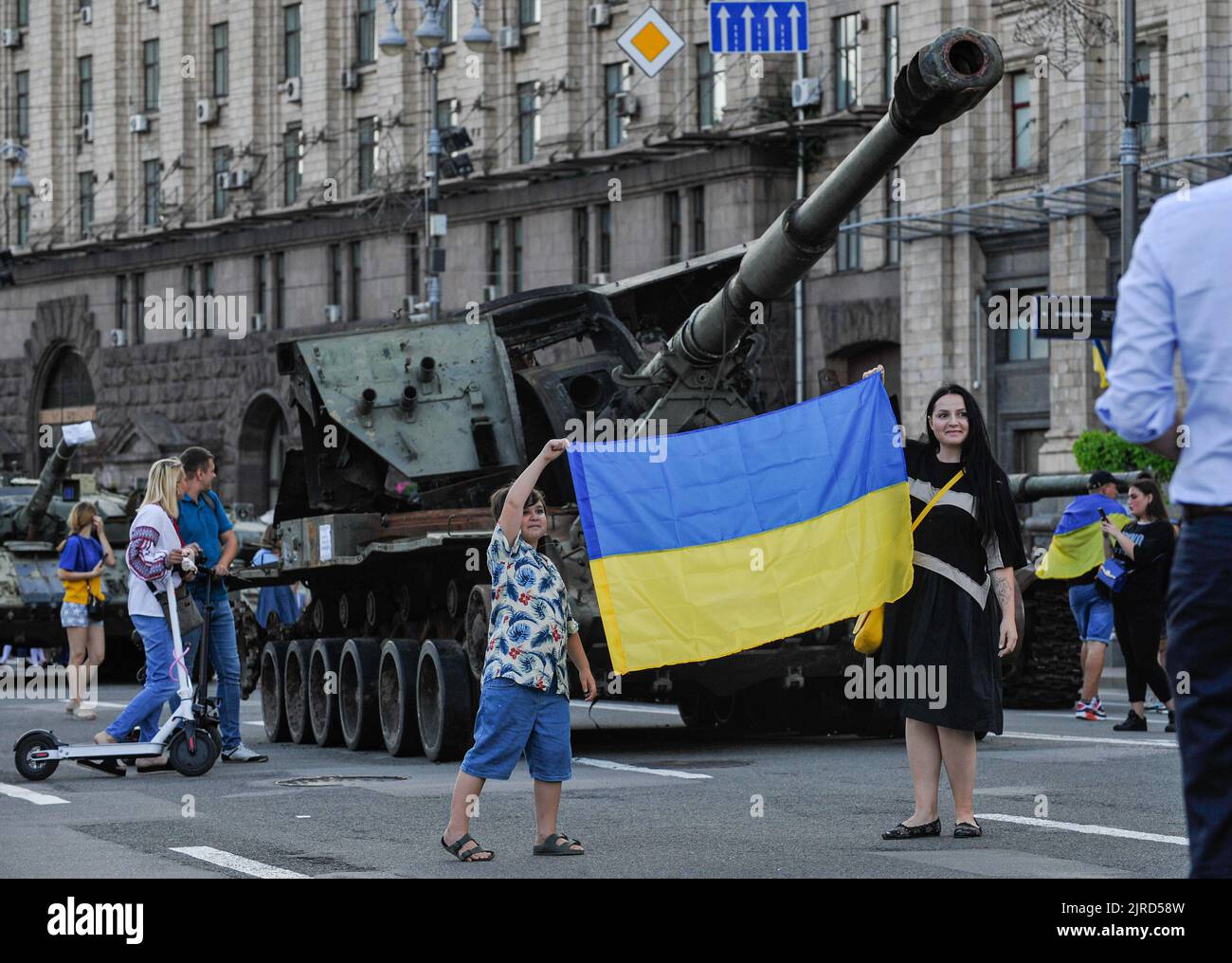 People take pictures with the Ukrainian flag near destroyed Russian ...