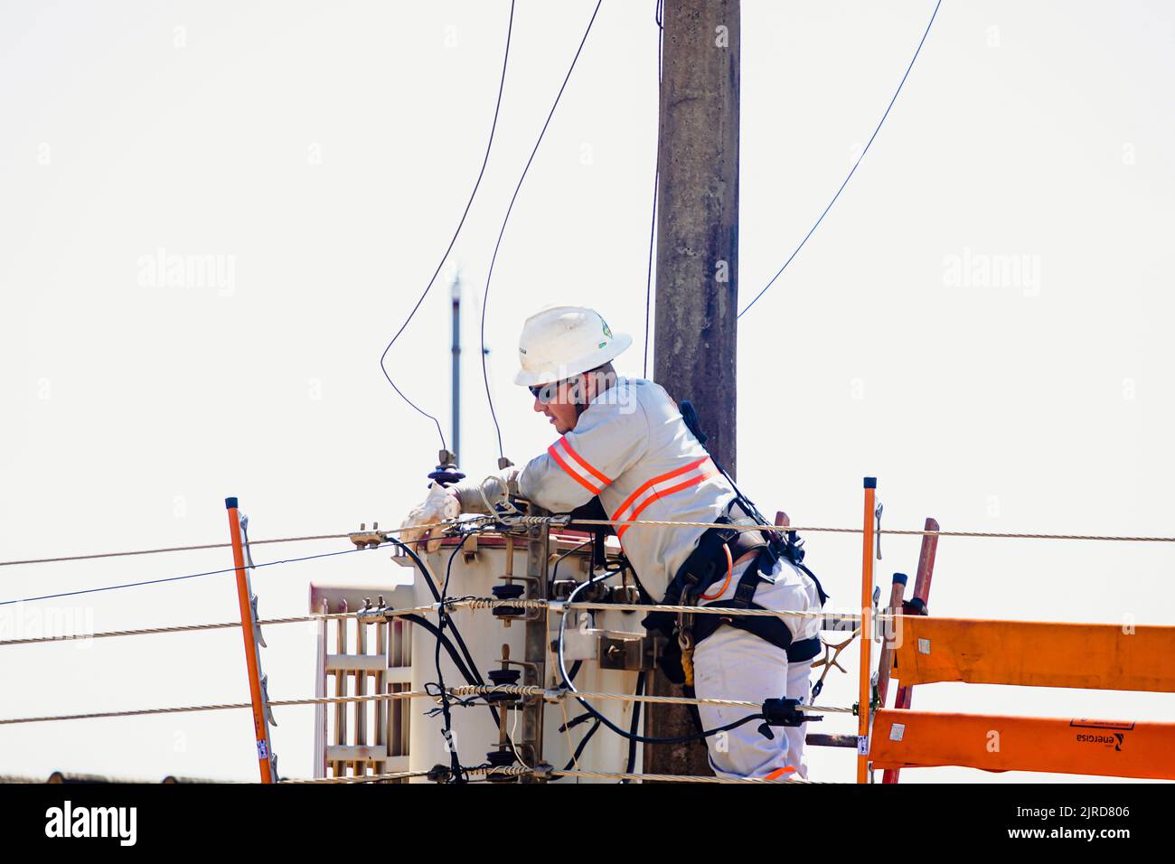 Energisa electrician hi-res stock photography and images - Alamy
