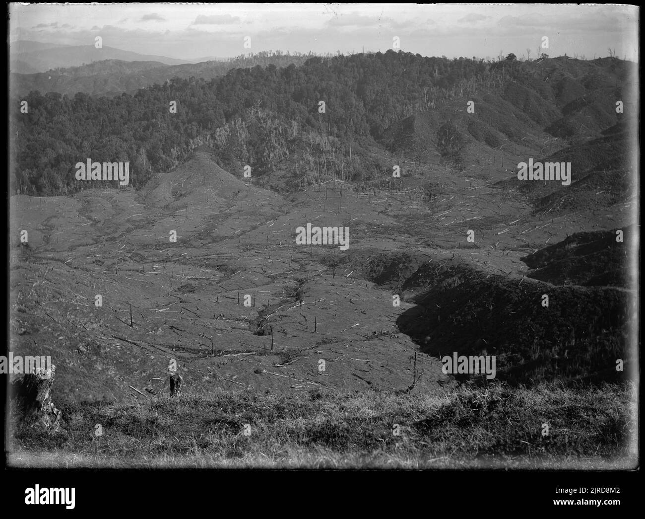 Tararuas 2nd crossing from levin masterton hi-res stock photography and ...
