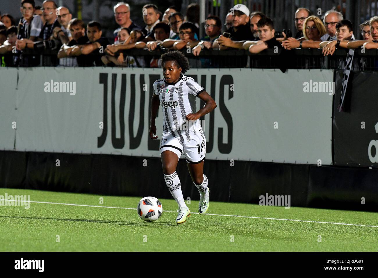 Lineth Beerensteyn of Juventus Women in action during the UEFA Women's ...