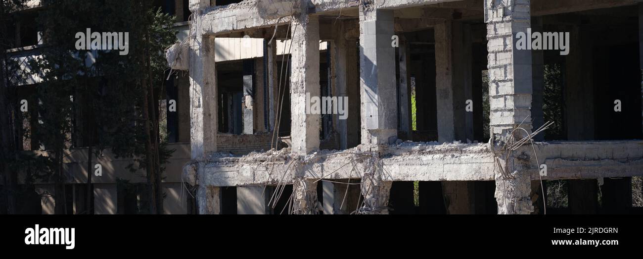 Bombed out house hi-res stock photography and images - Alamy