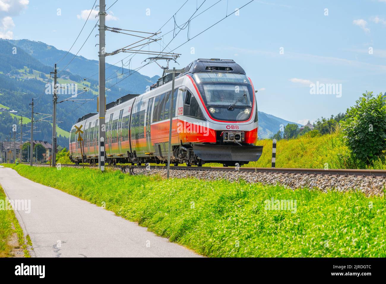 Electrified railway near city hi-res stock photography and images - Alamy