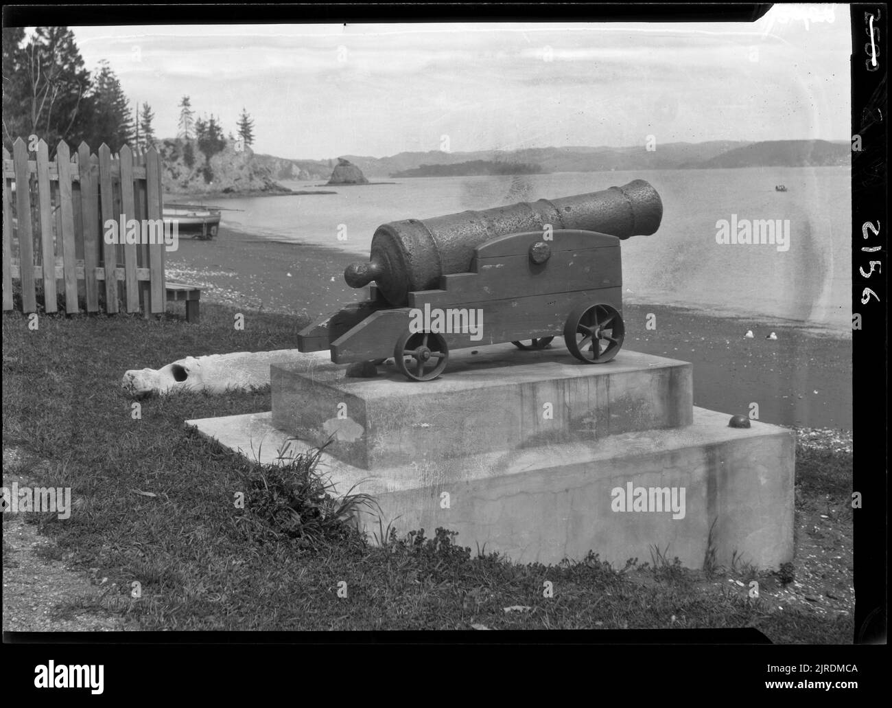 Old gun used in 1840 old gun used in 1840 hi-res stock photography and ...