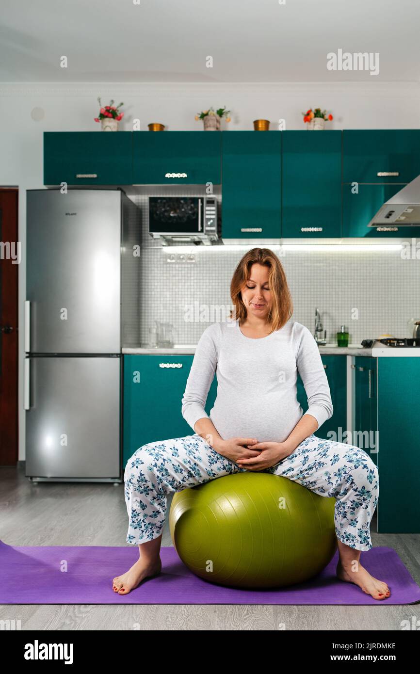 Pregn hi-res stock photography and images - Alamy