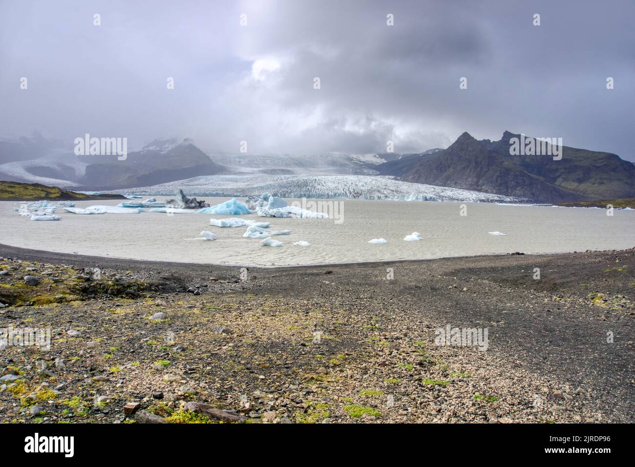 Fjallsarlon Iceberg Lagoon in Iceland - glacier, ice floes, mountains ...