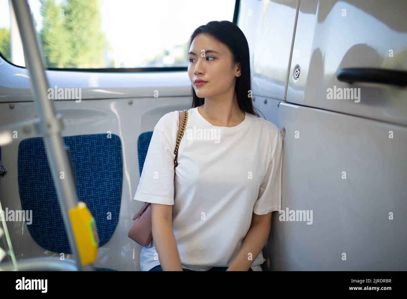 Asian girl bus hi-res stock photography and images - Alamy
