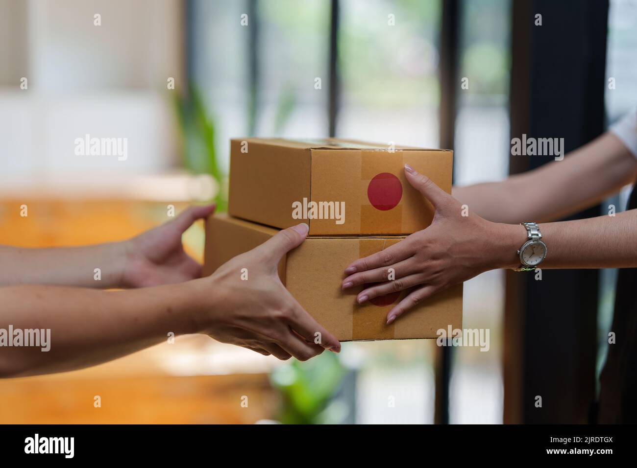 Asian woman employee freelance with parcel box for delivery to customer ...
