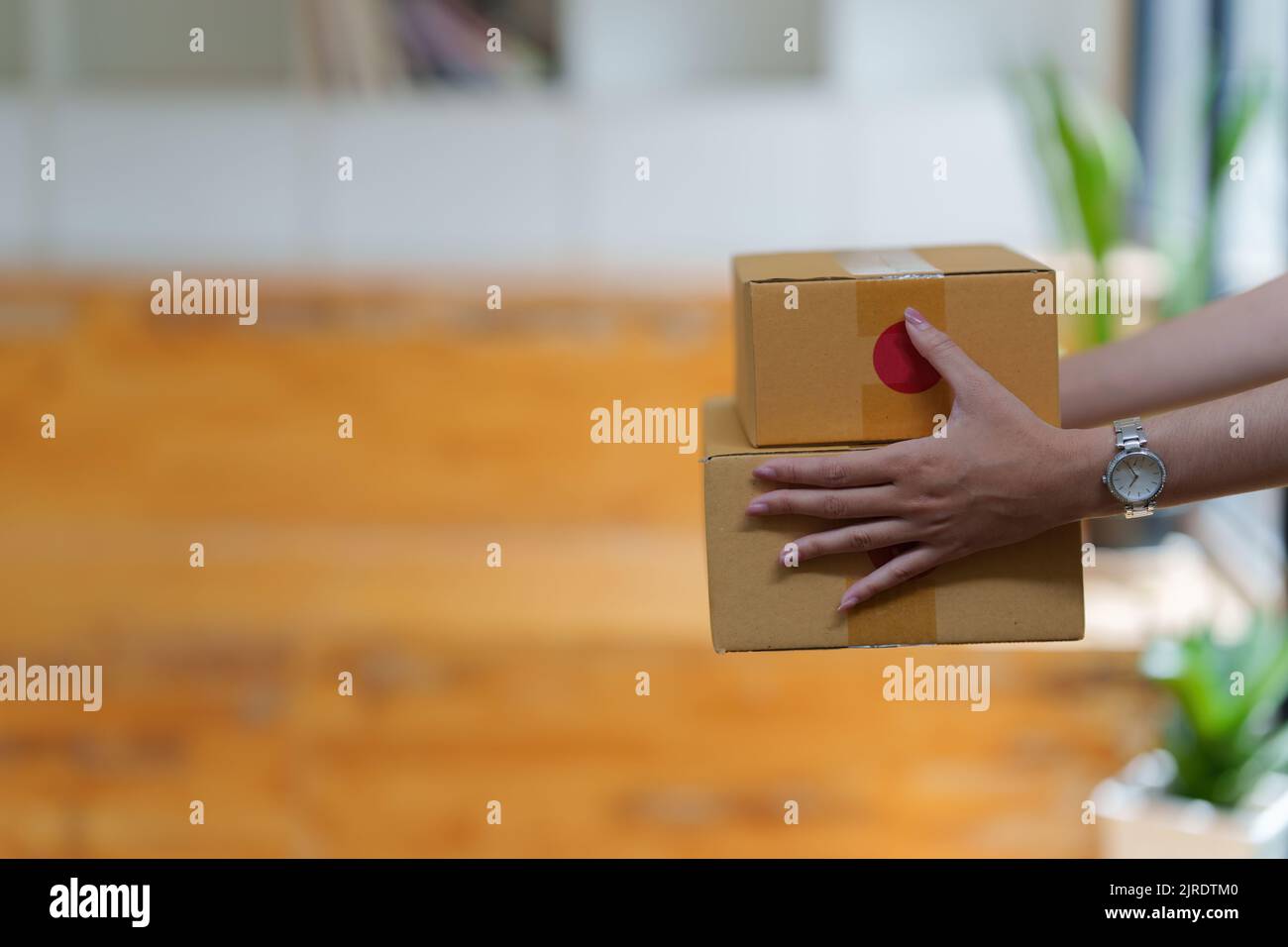 Asian woman employee freelance with parcel box for delivery to customer ...