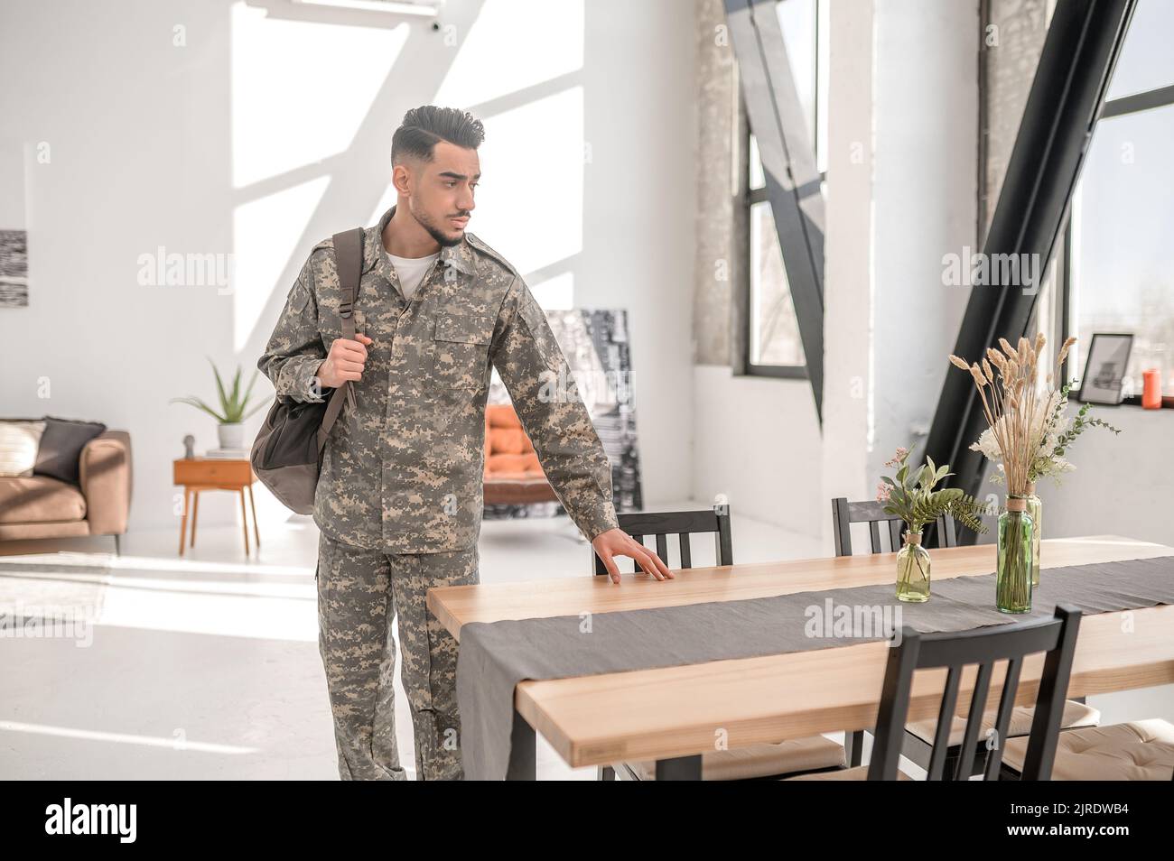Soldier leaving home army hi-res stock photography and images - Alamy