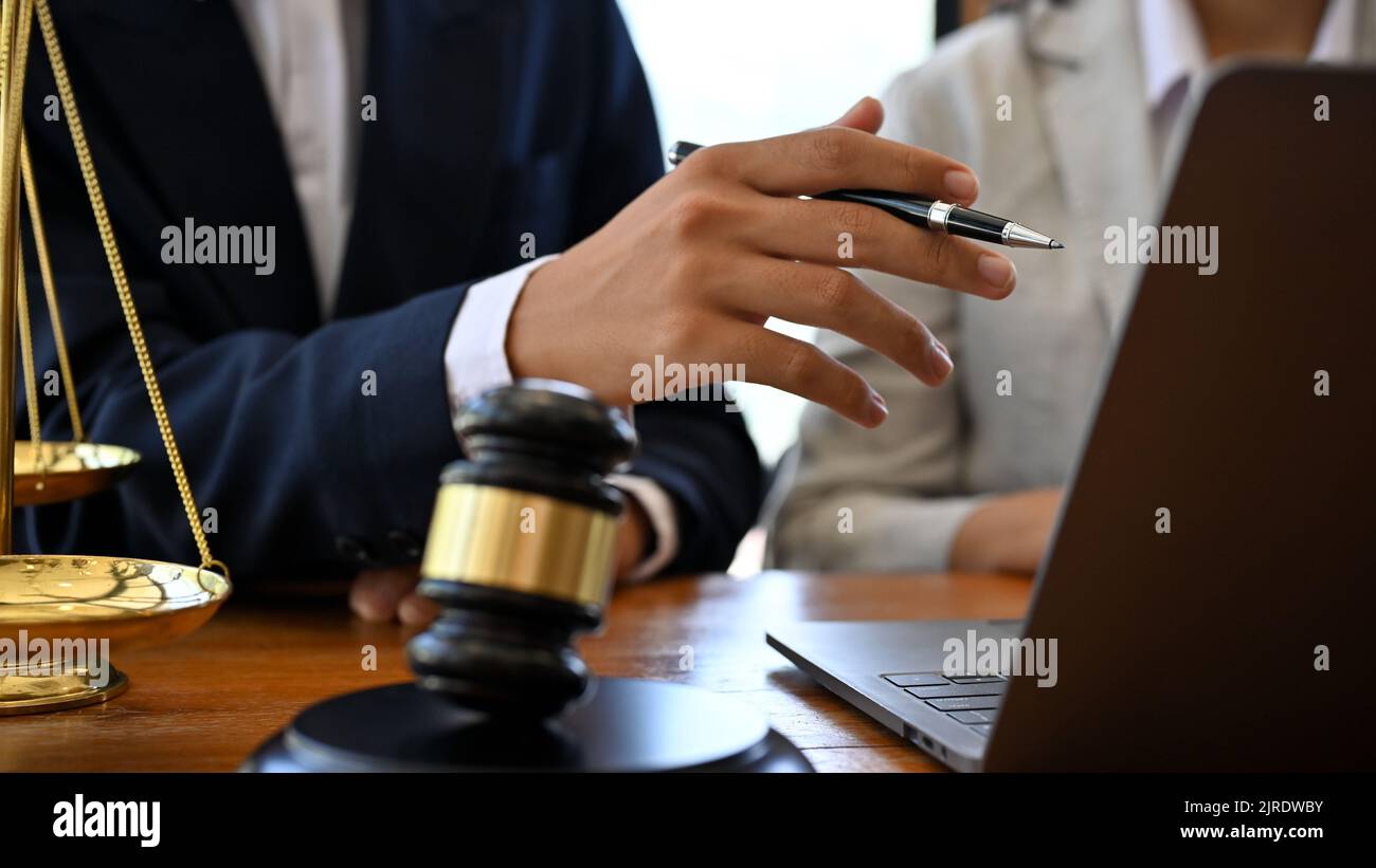 Financial advice with female client hi-res stock photography and images ...