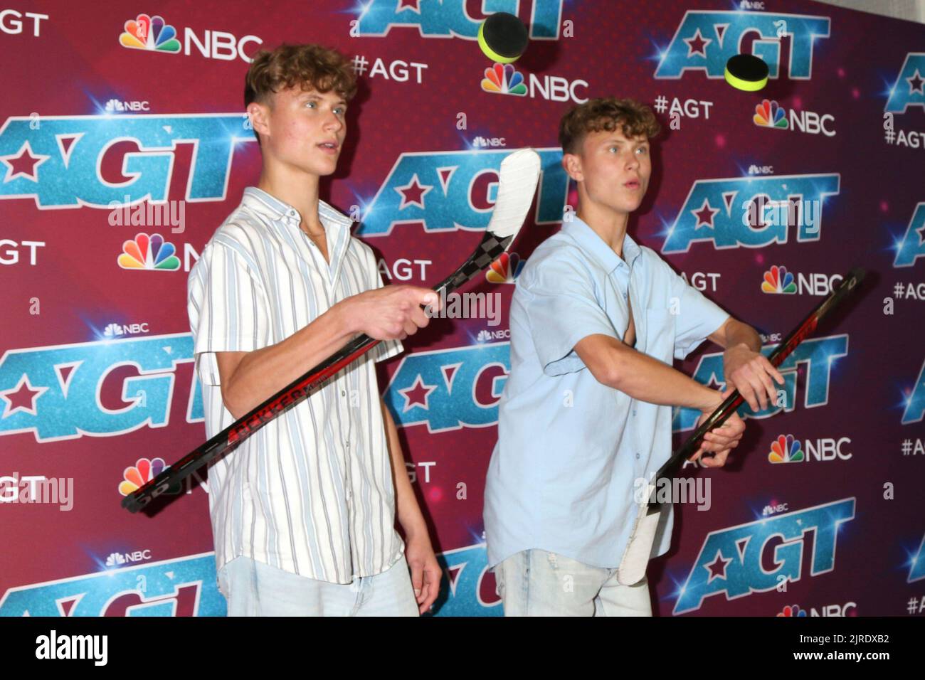 Cline twins hi-res stock photography and images - Alamy