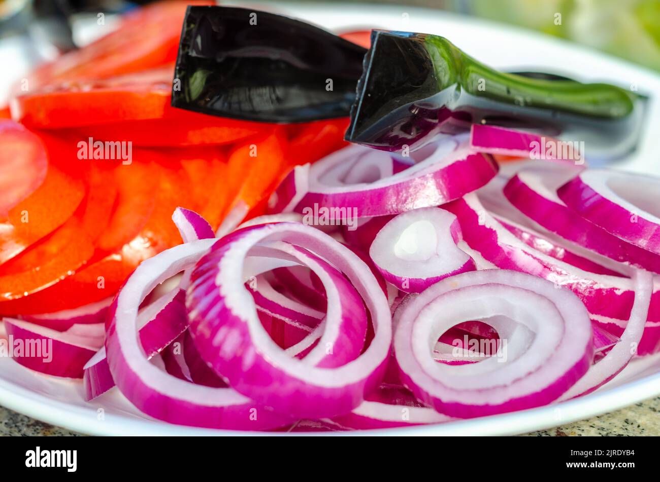 Red onion plate hi-res stock photography and images - Alamy