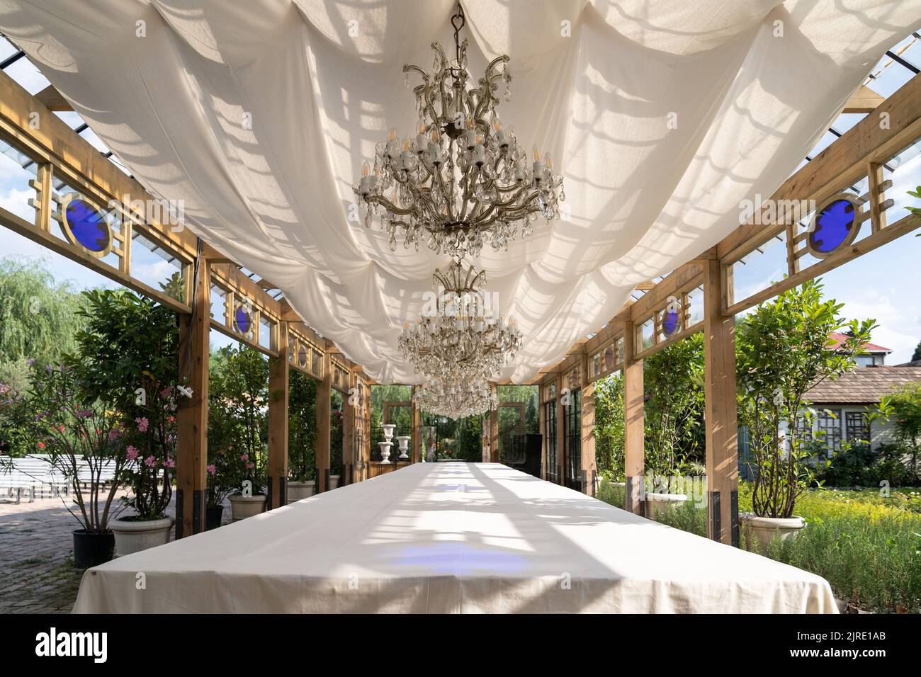 Wedding canopy hi-res stock photography and images - Alamy