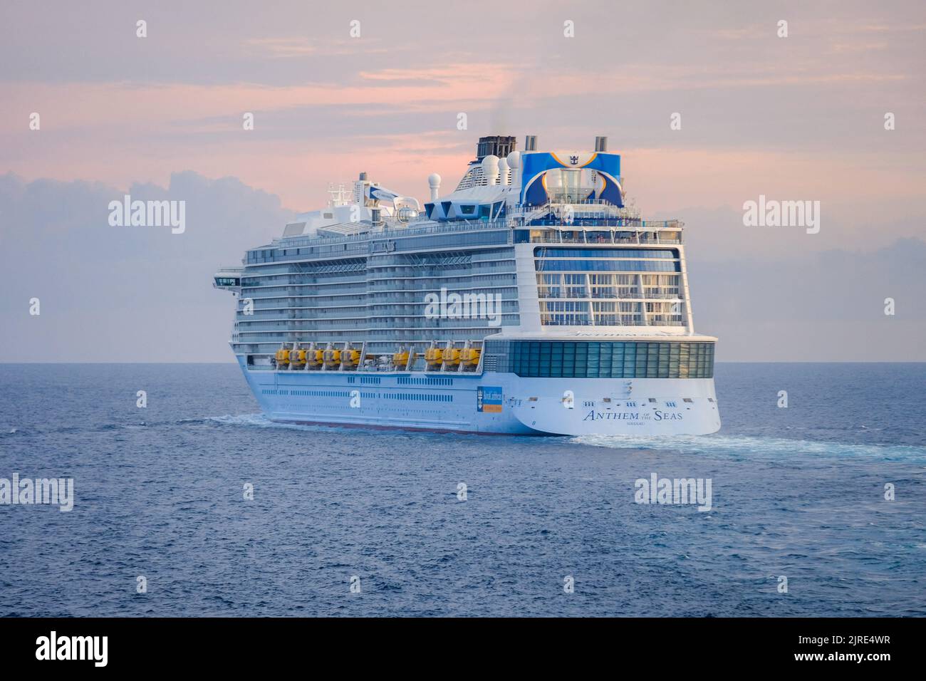 the Royal Caribbean cruise ship Anthem of the Seas leaving the port of ...