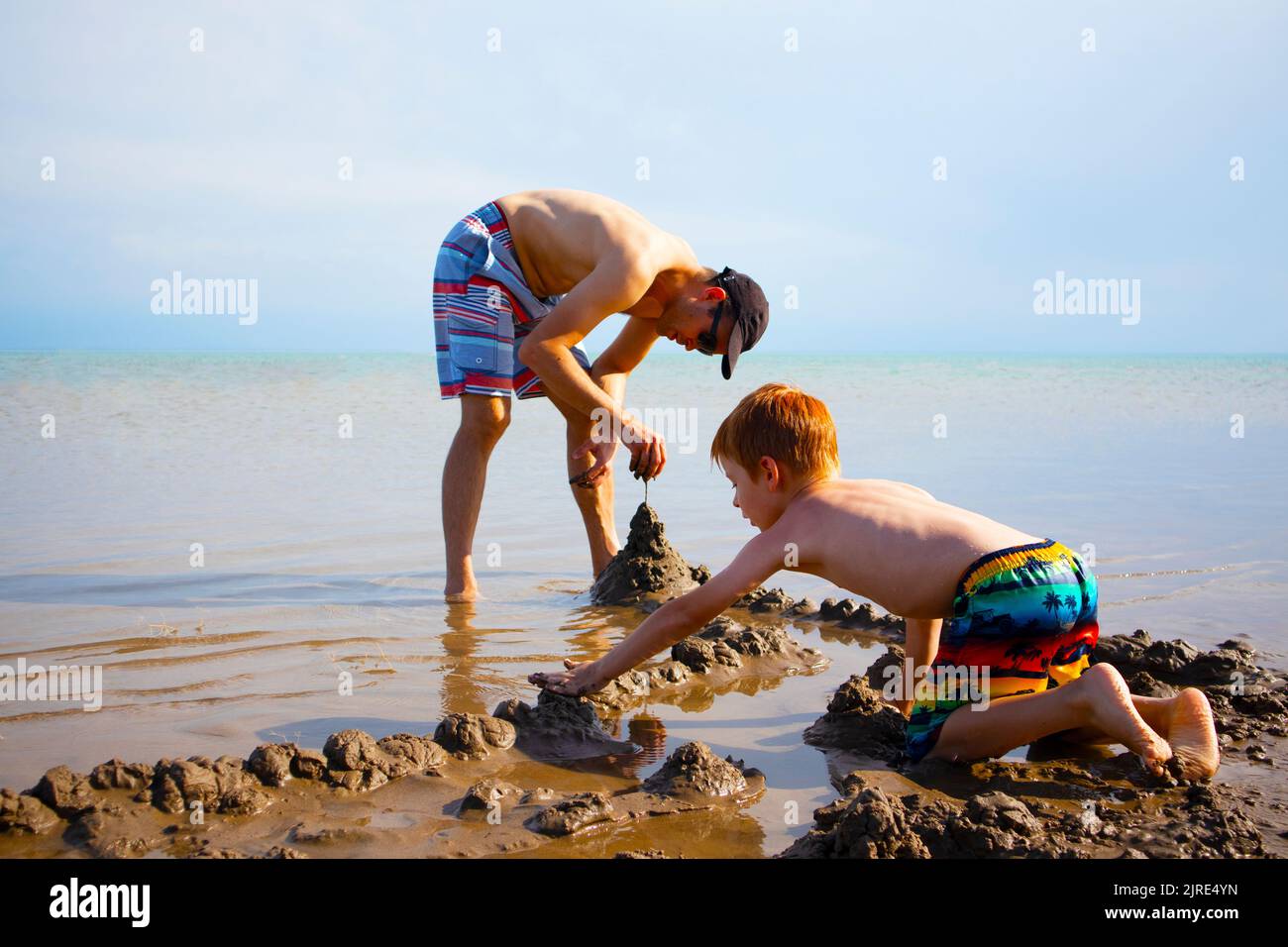 Father son build sand castle hi-res stock photography and images - Alamy