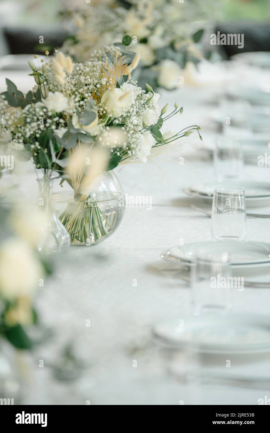 Rustic wedding reception hi-res stock photography and images - Alamy