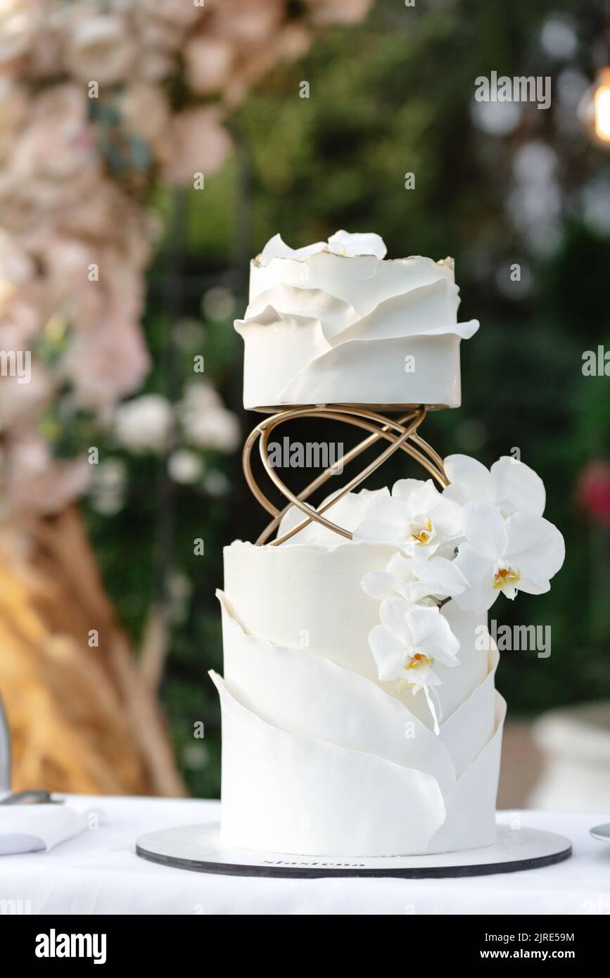 White wedding cake with flowers. Wedding cake on the background of the ...