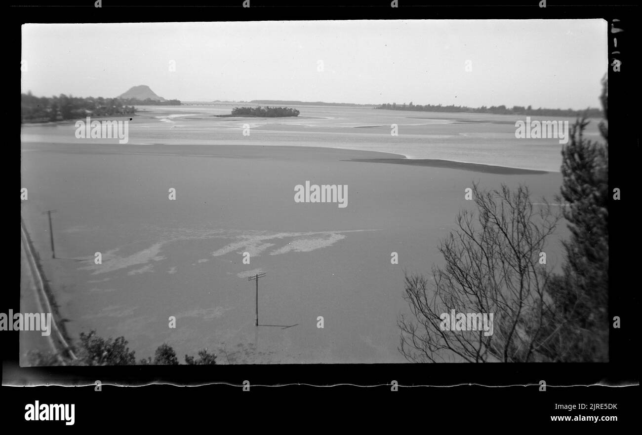 Causeway across waimapu estuary hi-res stock photography and images - Alamy