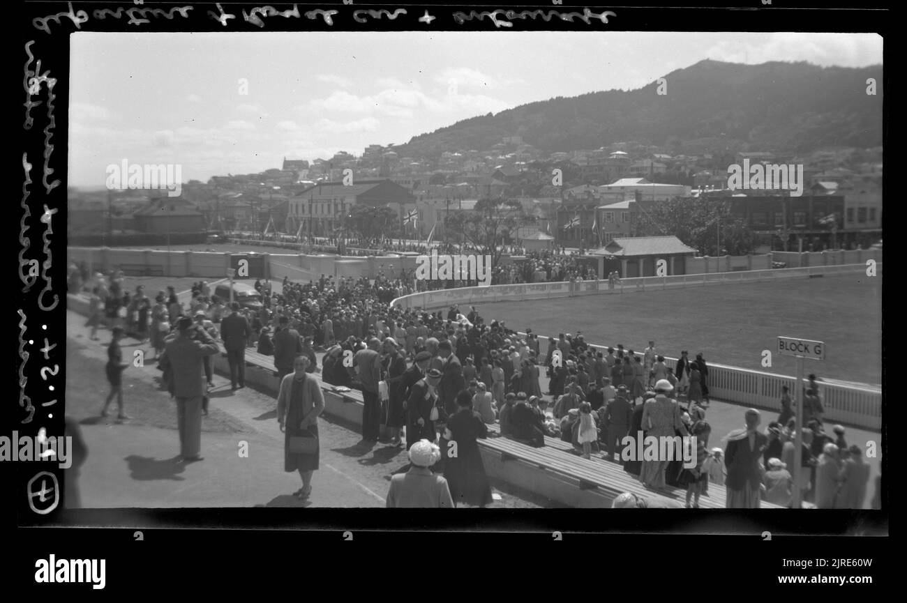 December 1953 january 1954 queens visit hi-res stock photography and ...