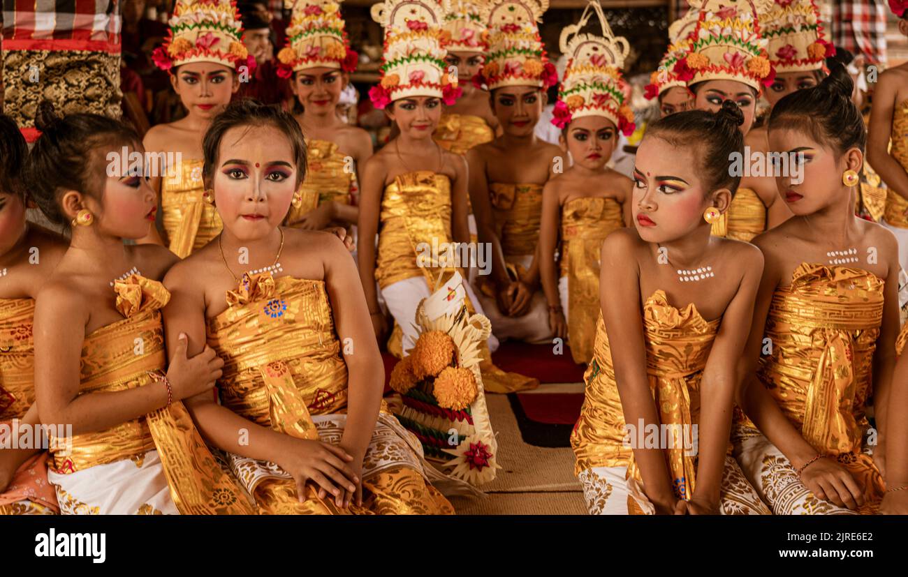 Raya dance hi-res stock photography and images - Alamy