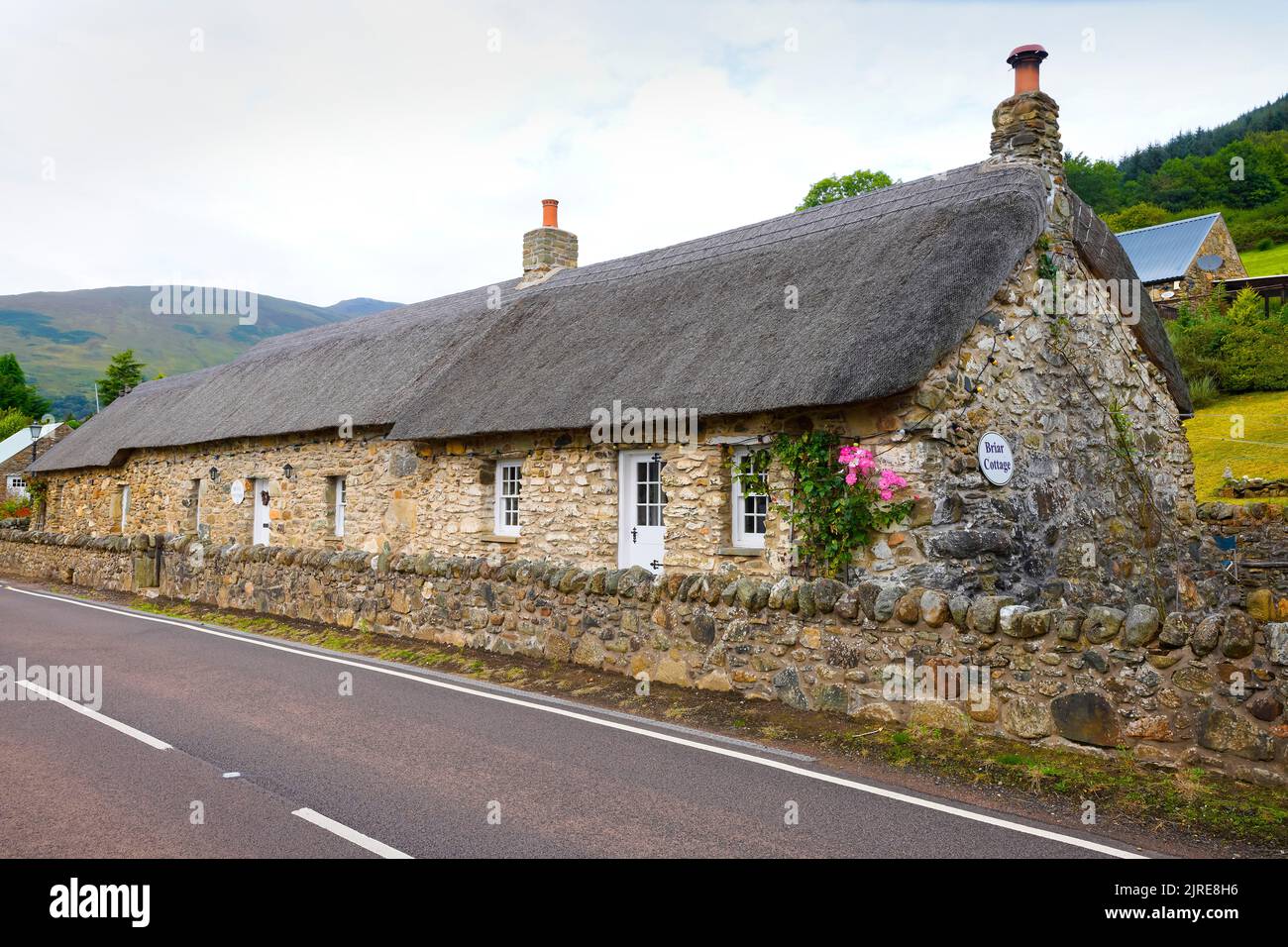 Traditional thatched cottage by Loch Earn in Lochearnhead village ...