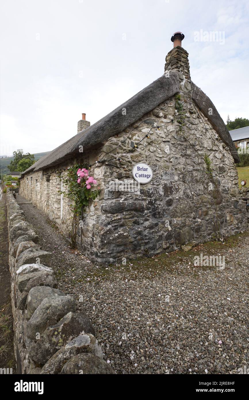 Traditional thatched cottage by Loch Earn in Lochearnhead village ...