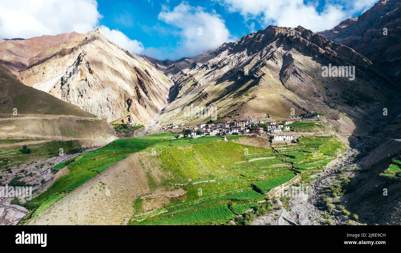 Beautiful Indian village surrounded by extreme Himalayan Mountain ...