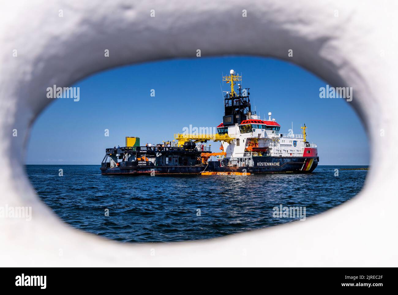 Oil spill device hi-res stock photography and images - Alamy