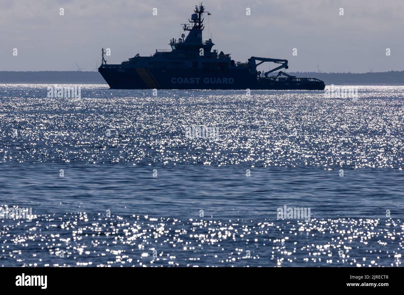 Oil spill response vessel hi-res stock photography and images - Alamy