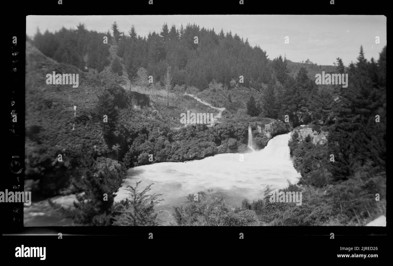 February 1957 hi-res stock photography and images - Alamy