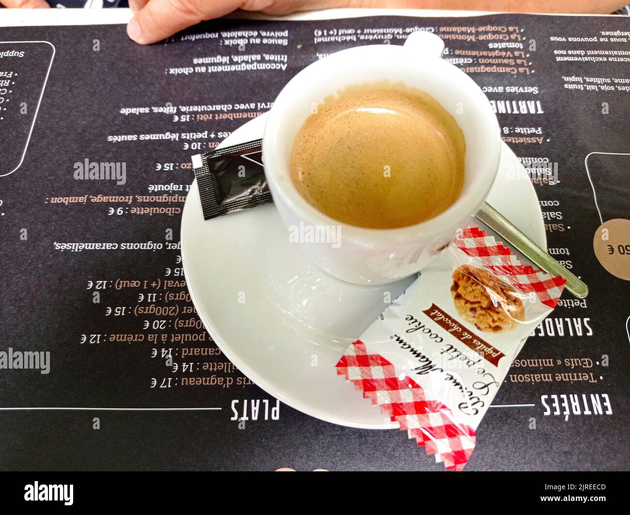 Dans un cafe hi-res stock photography and images - Alamy