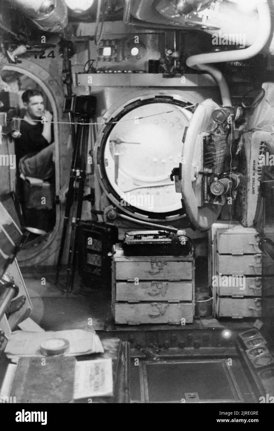 The Royal Navy during the Second World War On board the submarine HMS ...
