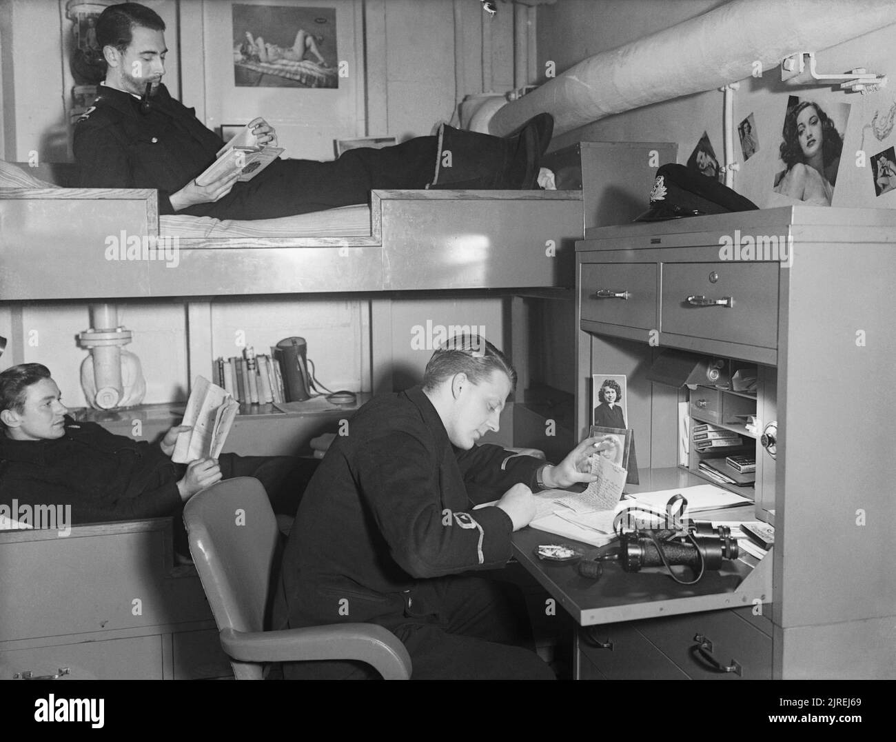 The Royal Navy during the Second World War An officer's cabin on board ...