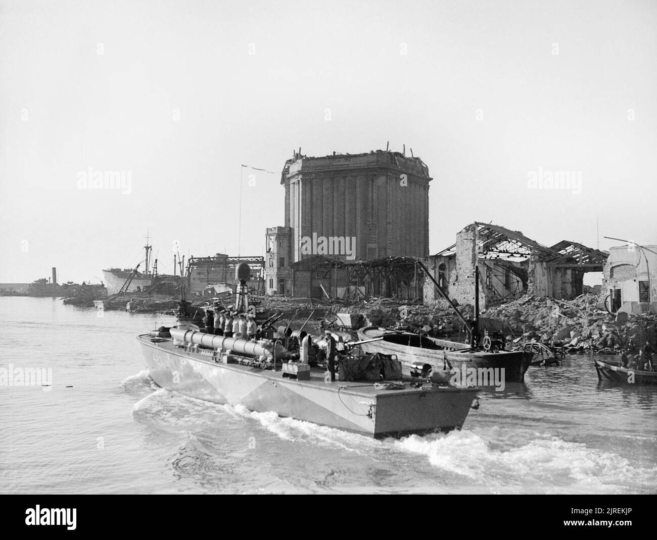The Royal Navy during the Second World War MTB 423 leaves harbour. This ...