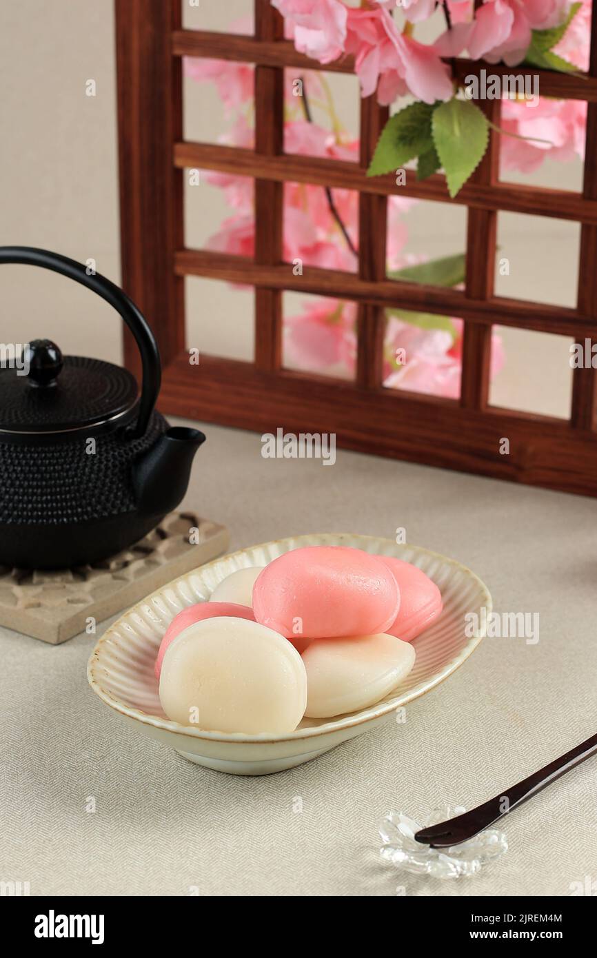 Pink and White Songpyeon Baramtteok, Chuseok Food Korean Thanksgiving ...
