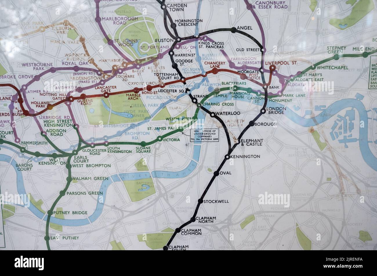 Temple Underground Station Stock Photo - Alamy