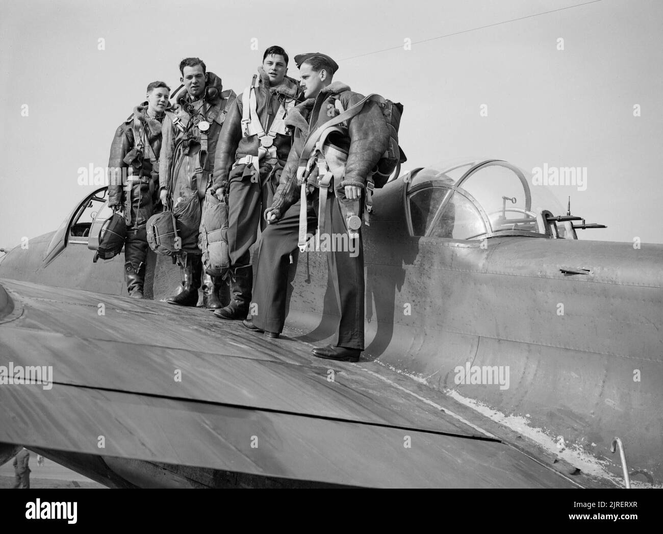 Royal Air Force 1939-1945- Bomber Command A No 50 Squadron crew ...