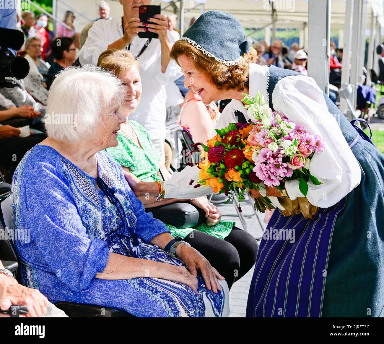 Queen Silvia met Elly Uppgårdh Ström when she visited "Old People's Day ...