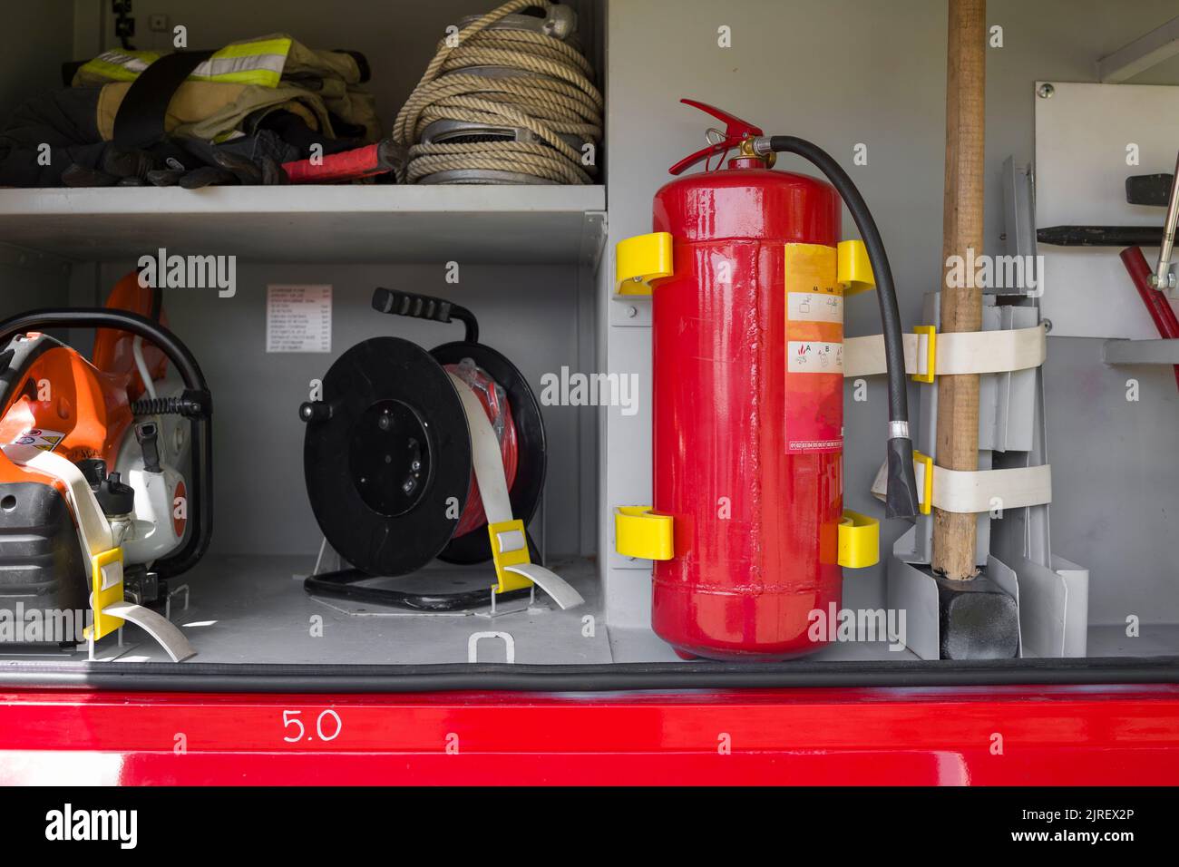 Firefighter extinguishing flames hi-res stock photography and images ...