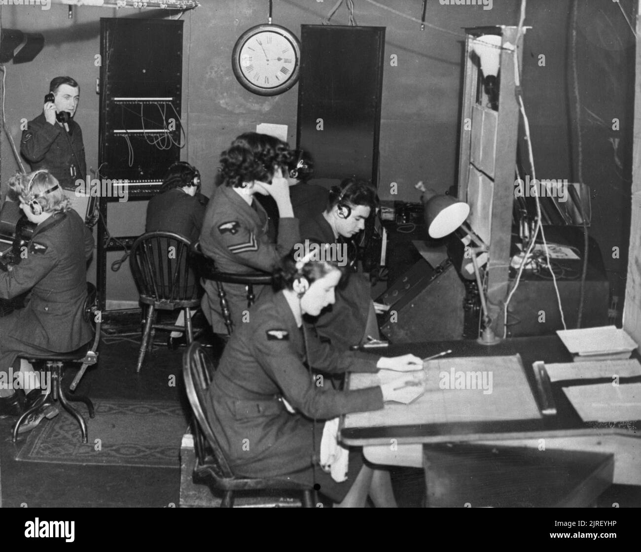 Royal Air Force Radar, 1939-1945. Chain Home: airmen and WAAF operators ...