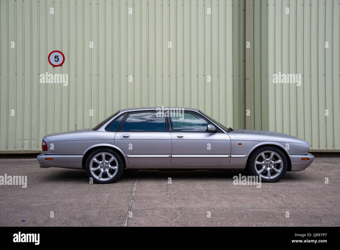 Jaguar xjr (x308) hi-res stock photography and images - Alamy