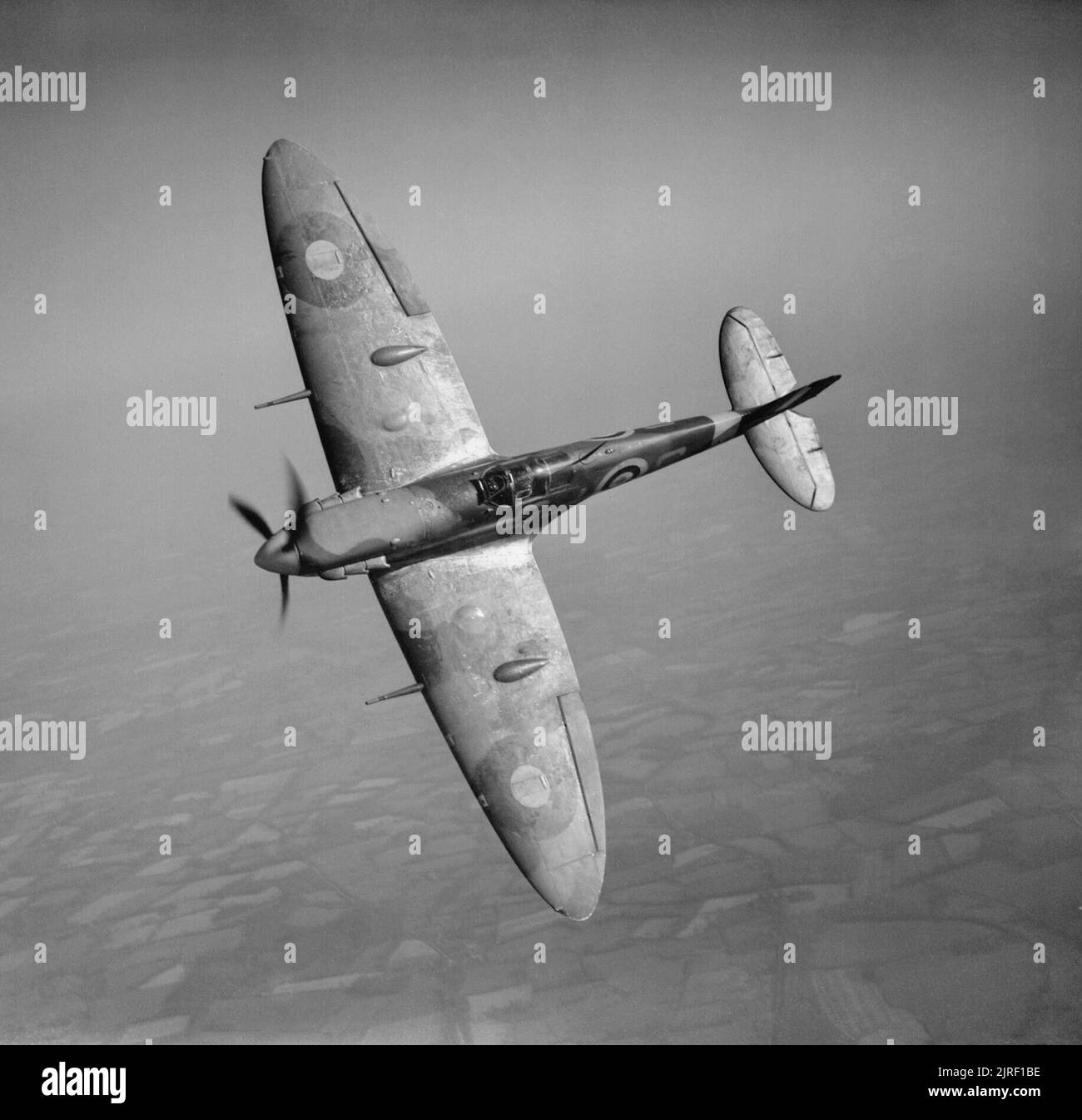 1940 raf ww2 supermarine spitfire Black and White Stock Photos & Images ...