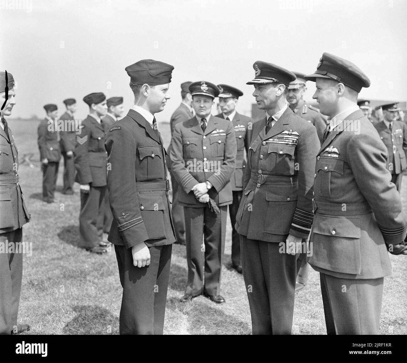 The King and Queen Visit RAF Stations- Talking To An Australian Flight ...