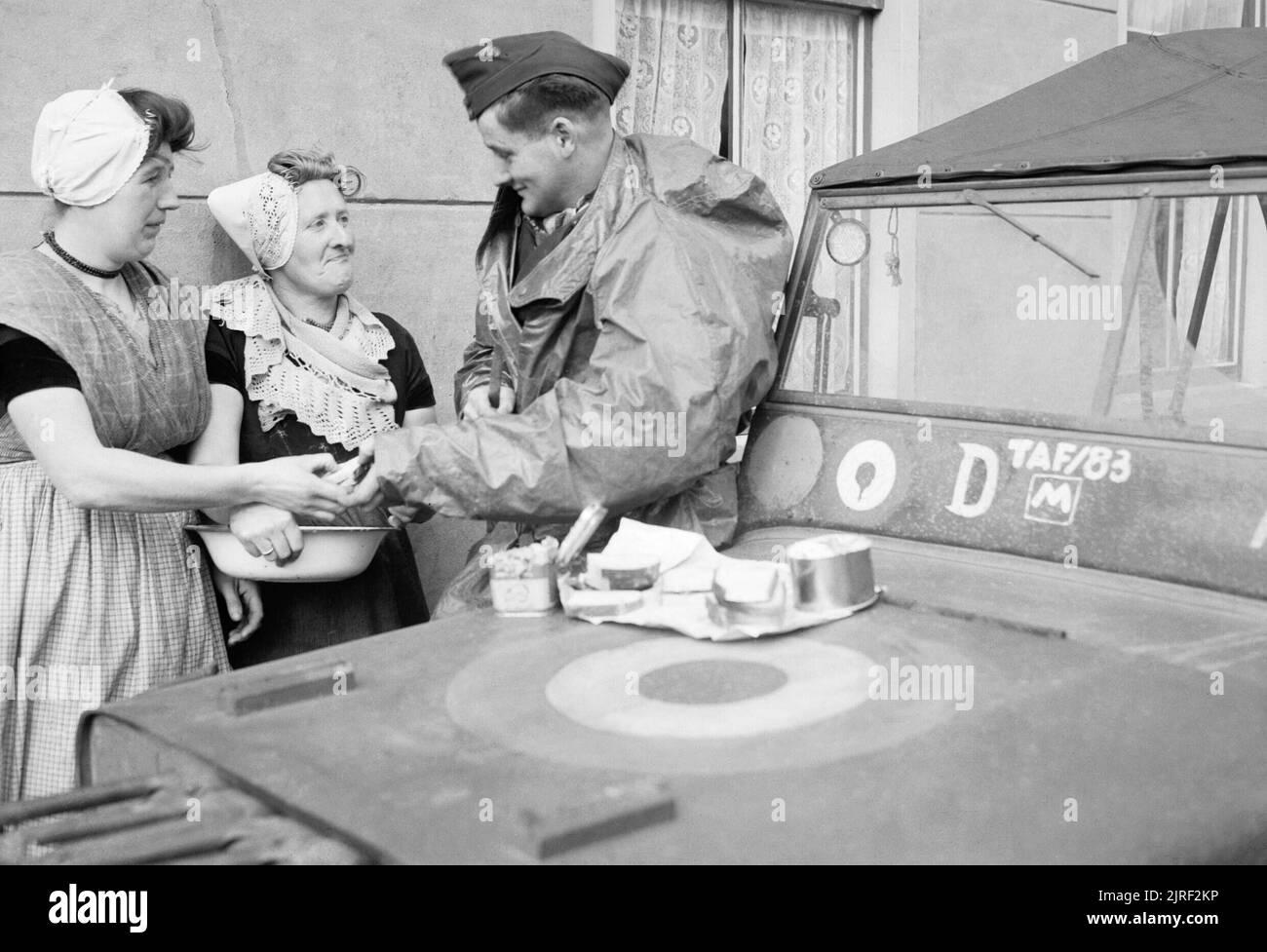 An RAF sergeant shares an alfresco lunch with two Dutch women at ...