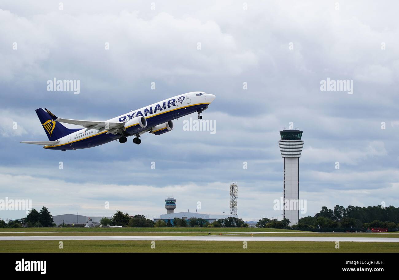 Ryanair flight FR1964 takes off from Dublin Airport's new North Runway ...