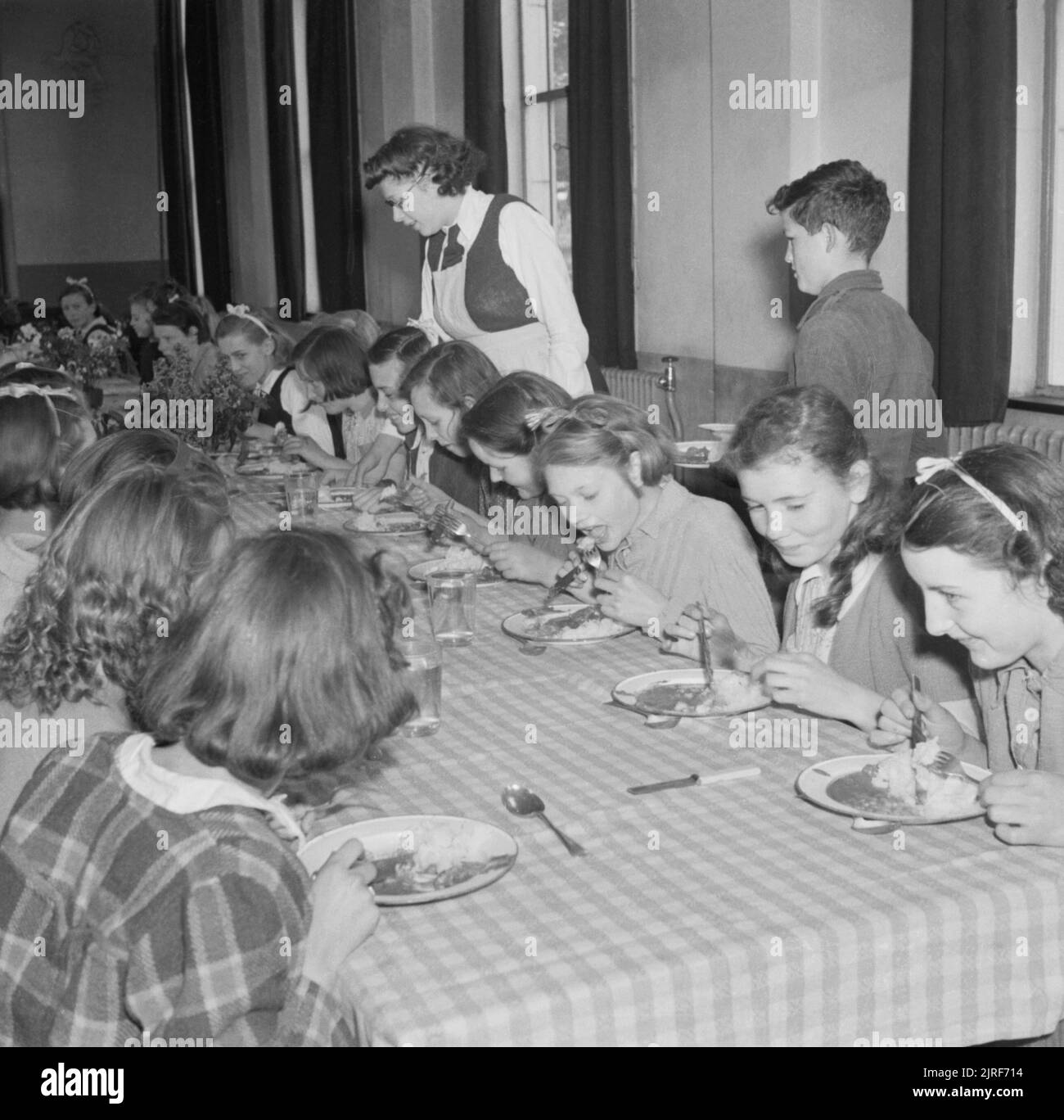 Children having lunch at Baldock County Council School in Hertfordshire ...