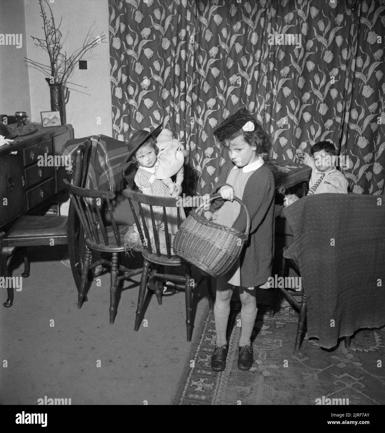 Doreen Buckner and her brother and sister play at shopping in their ...