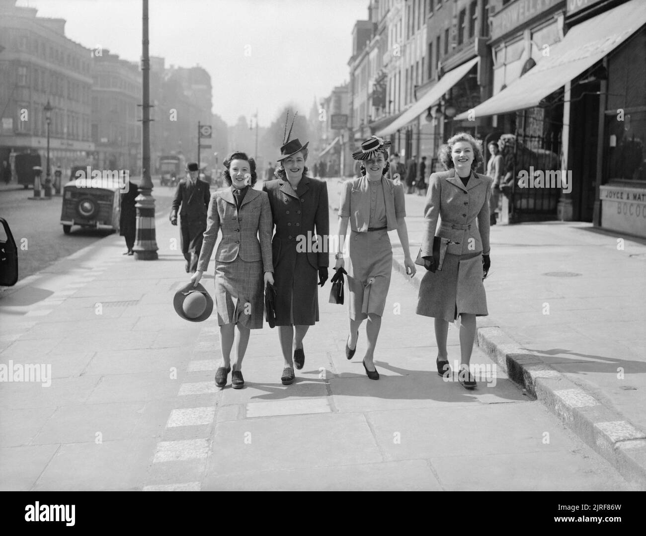 London 1941 war street hi-res stock photography and images - Alamy